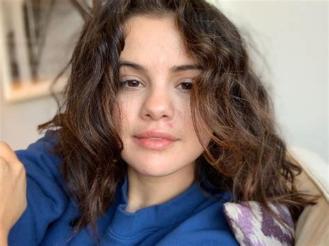Selena Gomez Shows Off Her Natural Beauty In Makeup Free Selfie
