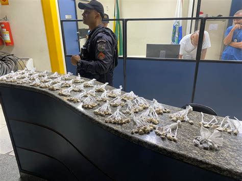 Homem é detido pela PM drogas e dinheiro em Piraí A Voz da Cidade
