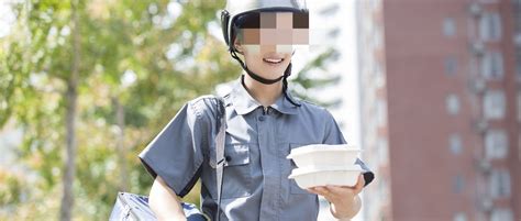 小伙扮成外卖小哥给女友送惊喜 开门瞬间决定报警凤凰网