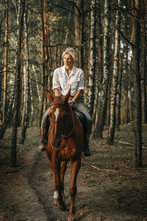 Фотосессия и прогулка девушки на лошади Nel 2024