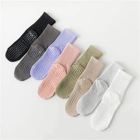 Wholesale Solid Color Crew Cotton Gym Grip Pilates Yoga Socks