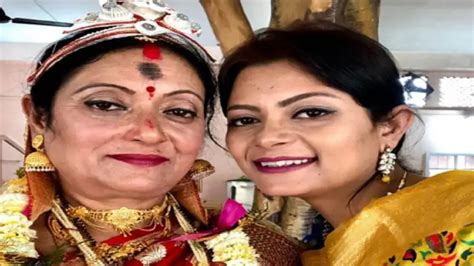 Girl Arranges Second Marriage Of 50 Year Old Widowed Mother Wins Hearts