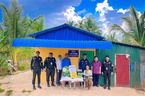 លោកយាយ កែវ ទូច អាយុ ១០១ឆ្នាំ ជាស្ត្រីមេម៉ាយក្រីក្រ បច្ចុប្បន្នមានទីលំនៅក្នុងភូមិវាលមាស ឃុំវាលរេញ