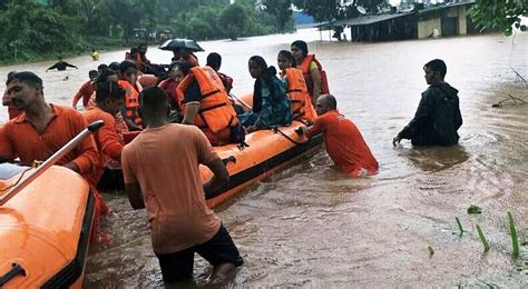 Maharashtra All Passengers Rescued Safely From Stranded Mahalaxmi
