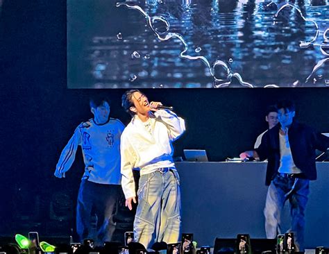 Got7金有謙開箱限定禮 電暈2000粉 自由娛樂