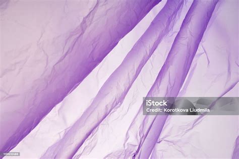 비닐 봉투 배경입니다 텍스트와 축 하를 위한 캔버스와 같은 디자이너 모형 업 초대장 엽서에 대 한 보라색 배경 0명에 대한 스톡