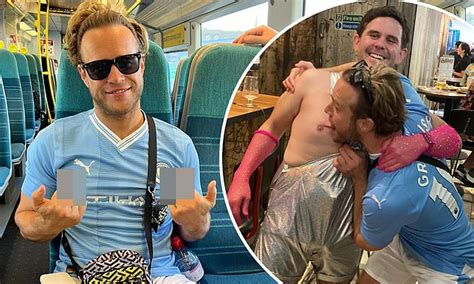 Olly Murs Pretends To Lick Pals Chest And Dubs Himself The Essex Jack