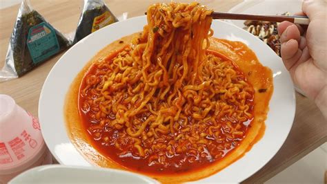 불닭볶음탕면을 처음 먹어봤는데 생각보다 괜찮은데 데리야끼 막창이랑 같이 냠냠 Youtube