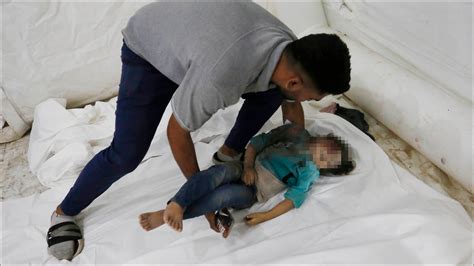 مراسل الجزيرة وائل الدحدوح وداع أخير لأحباب سقطوا بقصف إسرائيلي