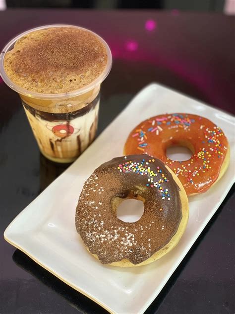 Tiệm Bánh Donuts Chuẩn Vị Mỹ Cafe Nước Ép Ở Bình Thạnh