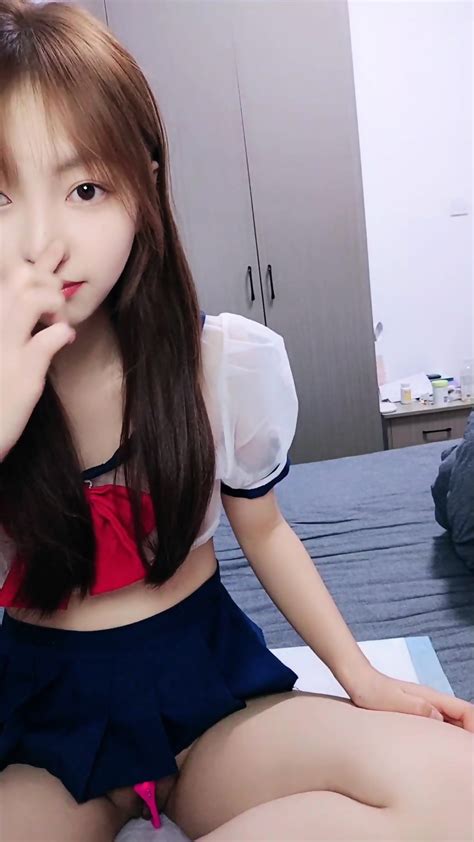 【小呆梨】清纯校花来了！白虎逼蜜桃臀看得鸡儿硬邦邦2 Eporner