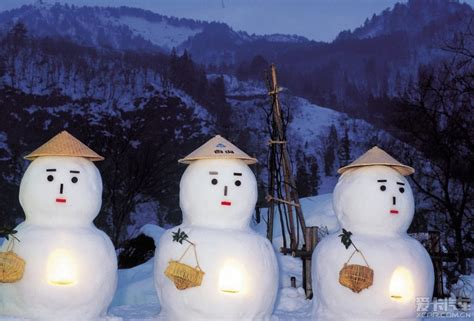 堆雪人图片 自己堆雪人图片大全 雪人图片实景 第6页 大山谷图库