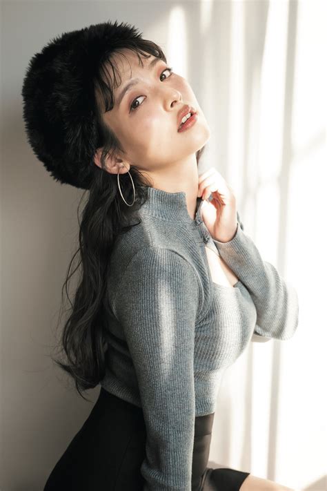 📸 画像：上坂すみれ2nd写真集『すみれのゆめ』（東京ニュース通信社刊）｜上坂すみれ[インタビュー]キュートなうさ耳姿を披露！ 「人生で1度は