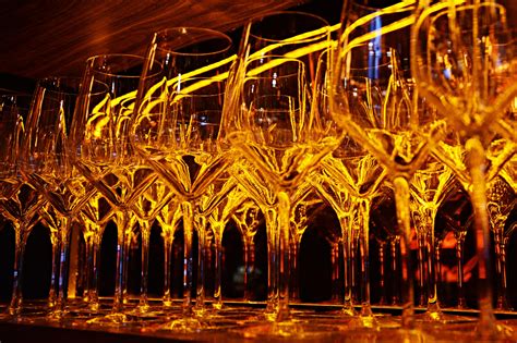 8 Best Gold Wine Glasses Reviews You Dont Want To Miss In 2025