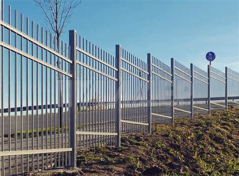 Высокий серый забор из профилированной трубы СВ-138 - купить в Москве ...