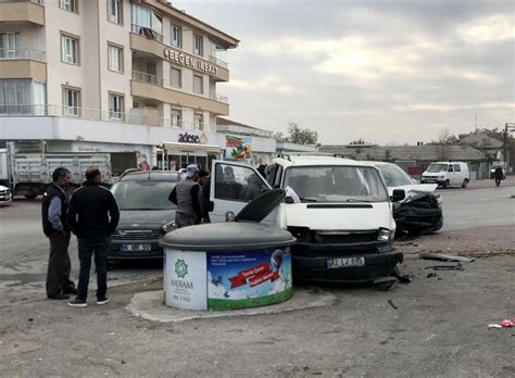 Konyada Kamyonet Ile Minibüs Çarpıştı 13 Yaralı
