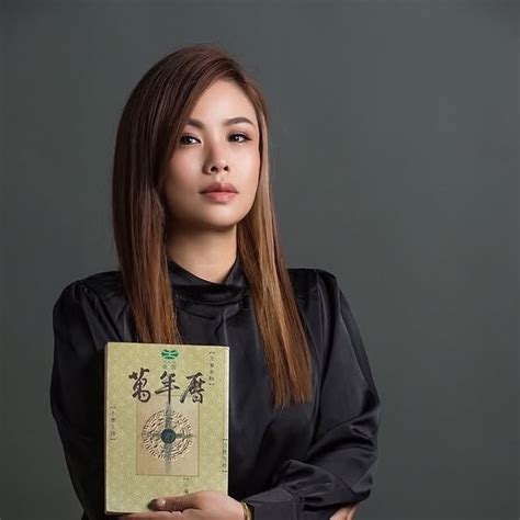 瘦是一頓一頓餓出來的 好皮膚是控糖控辣內服外用堆出來的 錢是努力工作用淚水汗水換來的 好運是綜合調整自我內外在能量來的 直到40歲才