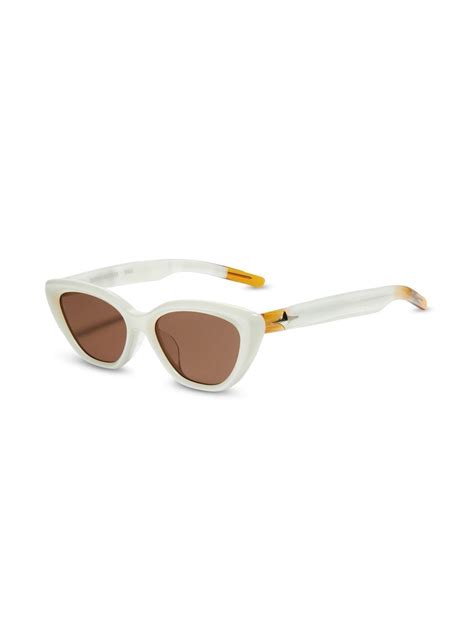 Gentle Monster Cat Eye Frame Sunglasses In White Modesens