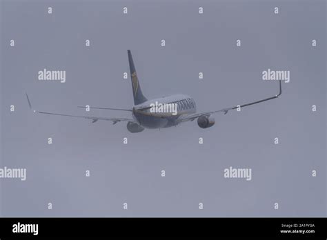Flying in the rain hi-res stock photography and images - Alamy