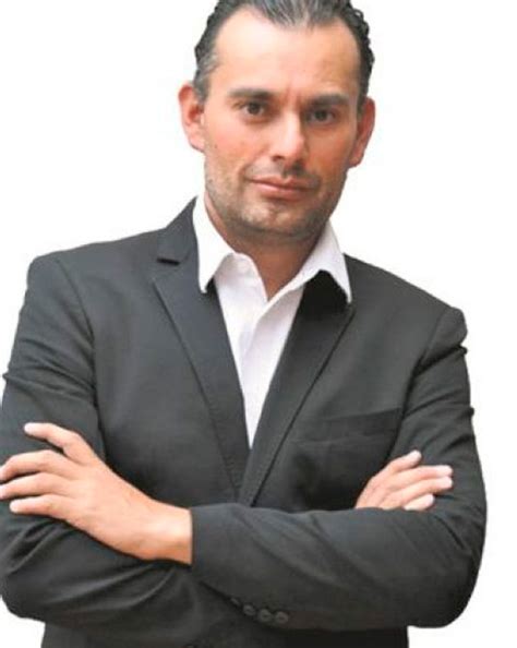 Fernando Anzures Thinking Heads