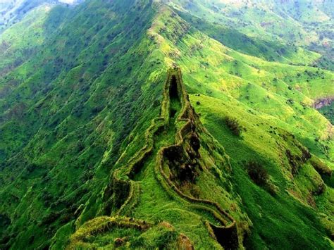 छत्रपती शिवाजी महाराजांनी वयाच्या सोळाव्या वर्षी जिंकलेला पहिला किल्ला
