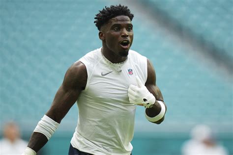 Watch Tyreek Hill Mocks Detainment At The Hands Of Miami Police With
