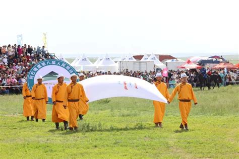 四方宾朋齐聚草原盛会 辽阔草原展现独特魅力——锡林郭勒盟阿巴嘎旗第八届人民那达慕隆重开幕 华夏晚报