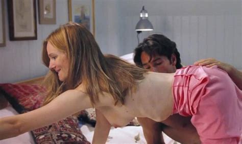 Laura Linney Neskall