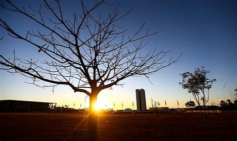 Baixa umidade deve atingir hoje várias regiões do país prevê Geral