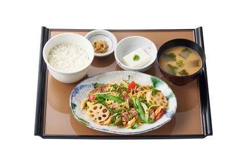 「やよい軒」大豆ミートシリーズに新商品が登場 6種の野菜を炒めた、彩り豊かな定⾷！『⼤⾖ミートの⾖苗⽟⼦炒め定⾷』780円 10⽉4⽇（⽕）新