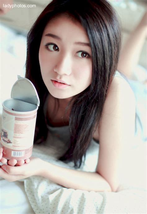 溫婉美女的唯美氣質私房 魅寫真