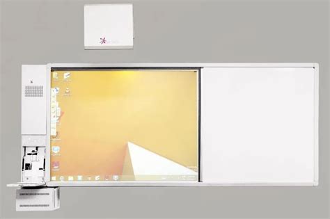 65 X 46 Digital Smart Class Board Power Consumption 150 220 W At