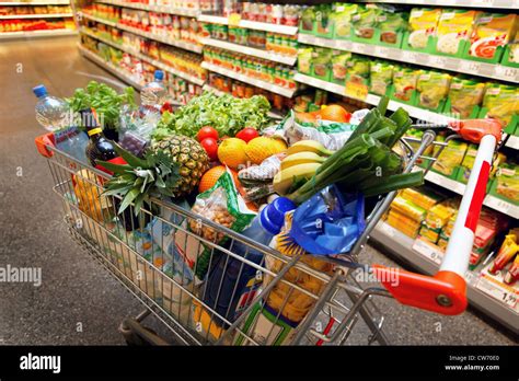 Carrello Pieno Immagini E Fotografie Stock Ad Alta Risoluzione Alamy