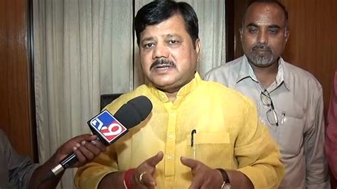 Pravin Darekar कुणीही धुतल्या तांदळासारखे नाही चूक असेल तर आम्ही
