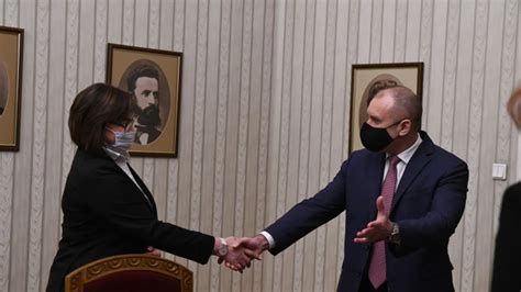 Валерия Велева Нинова уличи Радев в една лъжа Новини бг