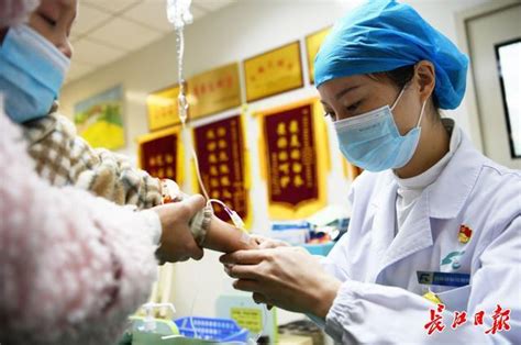 打针图片真实图片2配图网