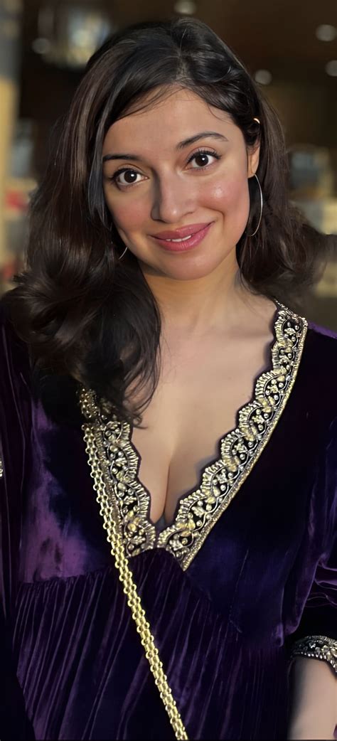 Divya Khosla Kumar Blue Velvet Dress 😍 Rdivyakumarkhosla