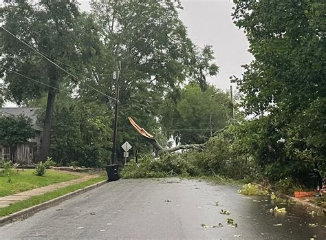 Reported Tornado Hits Downtown Tallahassee More Than 60000 Without