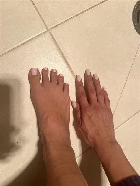 What Is Better Veiny Feet Veiny Hands Or Both Rveinyfeet