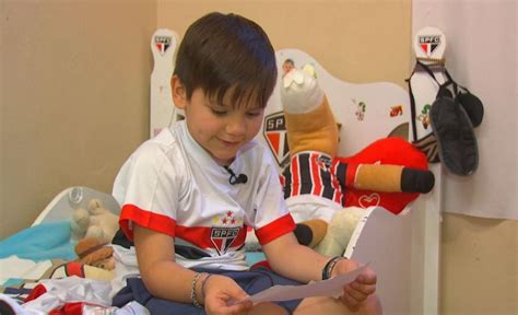 Menino que viralizou recebe recado de Nenê É verdade esse bilete