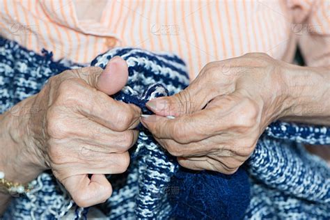 一个人编织的细节