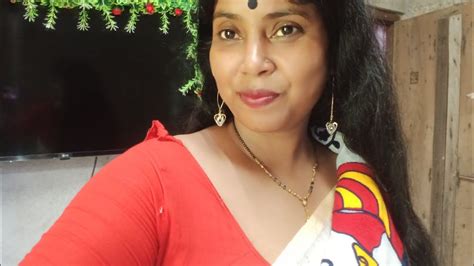 অনেকদিন পরে খুব কাছের মানুষের গিফট পড়লাম মনটা সত্যি ভালো হয়ে গেল