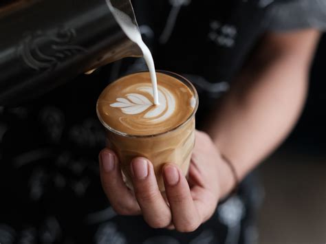 Flat White selber machen: So gelingt der Kaffeetrend auch zu Hause ...