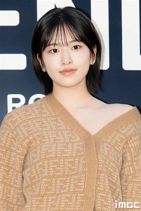 더쿠 안유진 셔츠펜디 다른데 개좋다