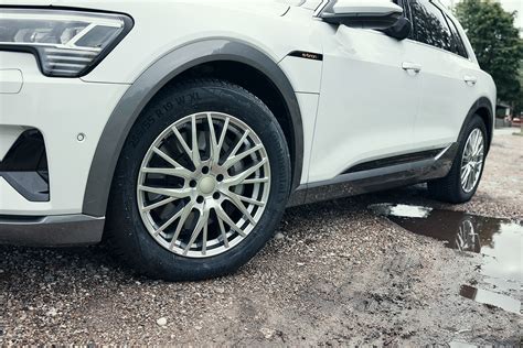 사계절용 타이어의 구매 가이드