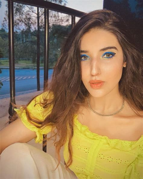 Hareem Farooq Stuns Us With Her New Snaps Pictures Lens