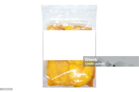 흰색에 분리 된 투명 패키지에 건조 된 망고 브랜딩을 위해 빈 공간으로 포장 무설탕 과일 조각 상의 모습 0명에 대한 스톡 사진 및 기타 이미지 Istock