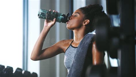 Make Sure Youre Getting In Enough Fluids A Sporty Young Woman Drinking