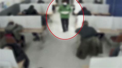 단독 썩은 반찬통 씻어라 왕처럼 군 무료급식소장