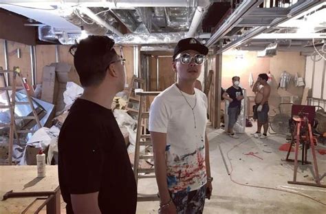 黃宗澤小鬍子亮相，一身休閒變兼職裝修工人，這麼帥的工人哪裏找 每日頭條